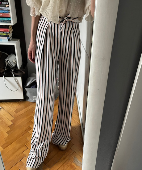 Prugaste pantalone