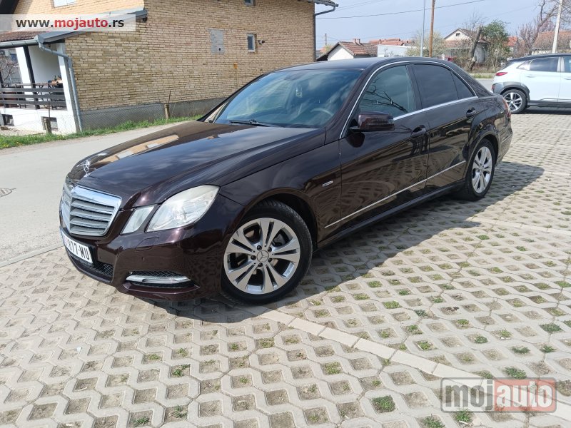 Mercedes E 200 ODLIČAN