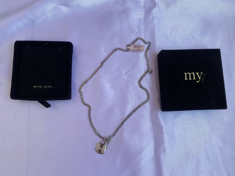 ** MY *** PREDIVNA OGRLICA SA SWAROVSKI KRISTALIMA NOVO