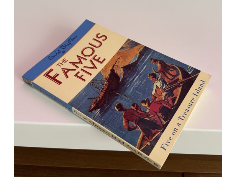 Enid Blyton - Five on a Treasure Island (FAMOUS FIVE)