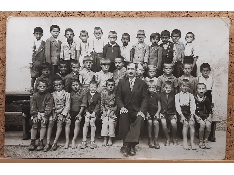 Vintage fotografija – Učenici prvog razreda