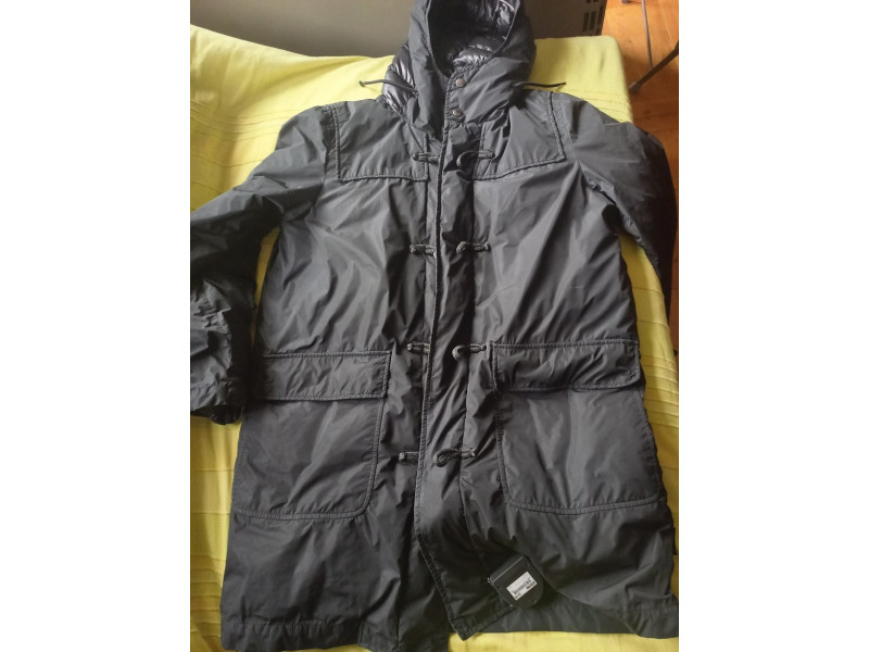 Moncler crna jakna XL