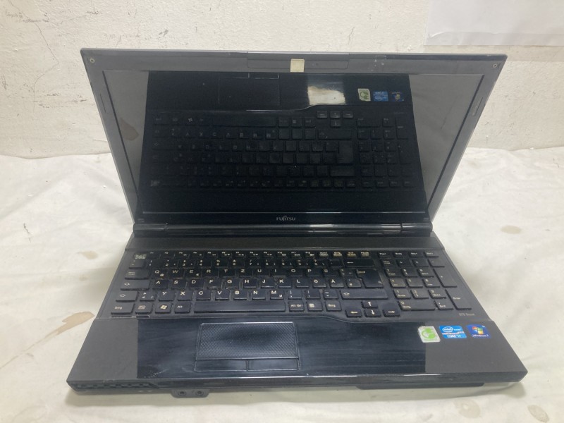 Fujitsu AH532 G52 i7