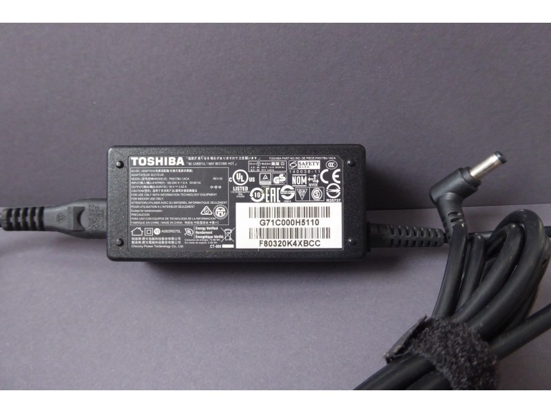 TOSHIBA AC Adapter 19V, 3.42A, 65W