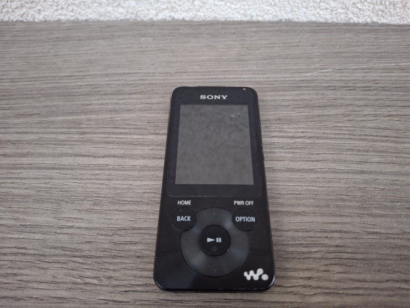 Sony Walkman NWZ-E585 player