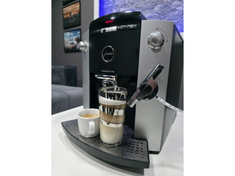 Jura F50 Automatski espresso aparat za kafu, mlin