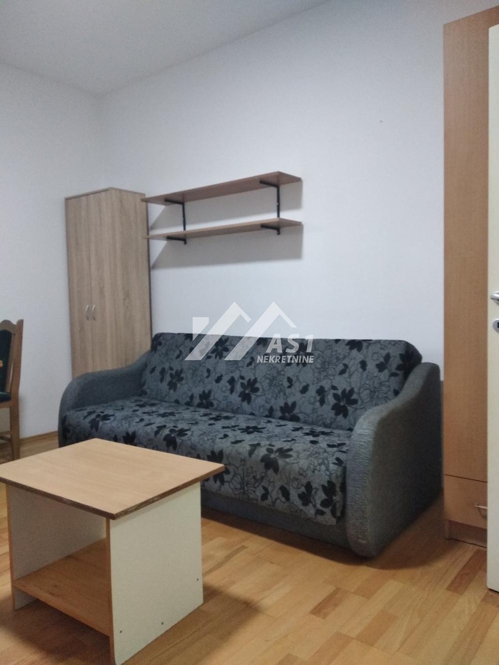 IZDAJE SE GARSONJERA U CENTRU ID#6152
250 €