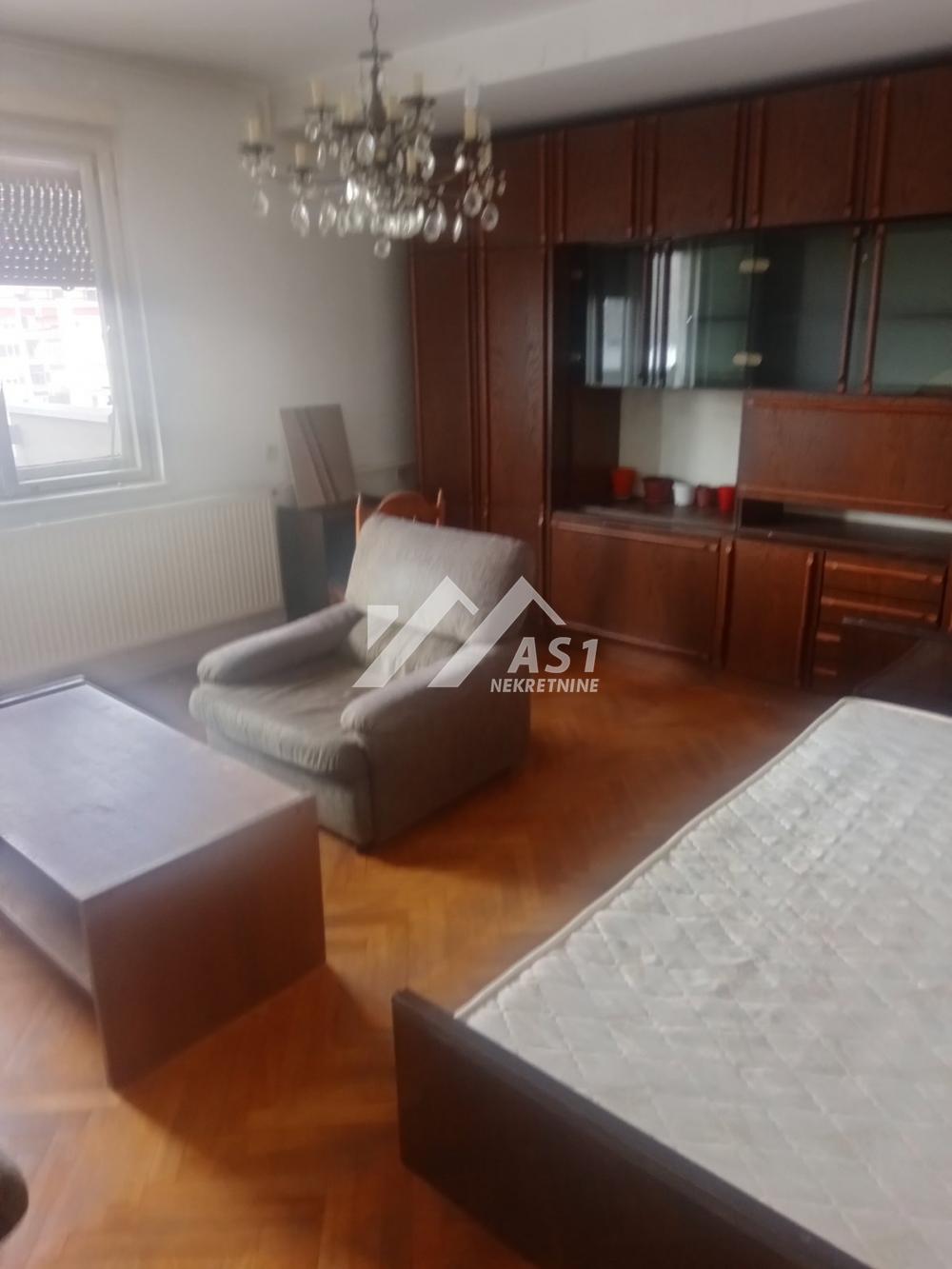 IZDAJE SE TROSOBAN STAN NA BULEVARU-pet friendly ID#6137
400 €