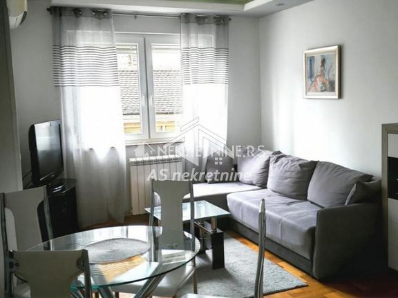 Zvezdara, Đeram pijaca, 2.0 stan, 40m2, 700 EUR