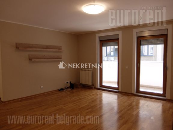 #25426, Izdavanje, P.P., BOTANIČKA BAŠTA, 900 EUR