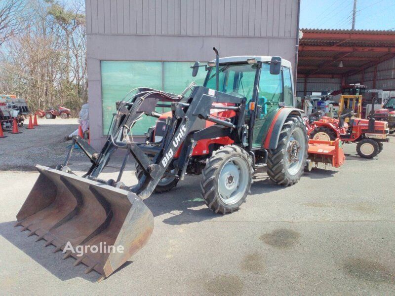 Massey Ferguson TRACTOR(Massey Ferguson) traktor točkaš