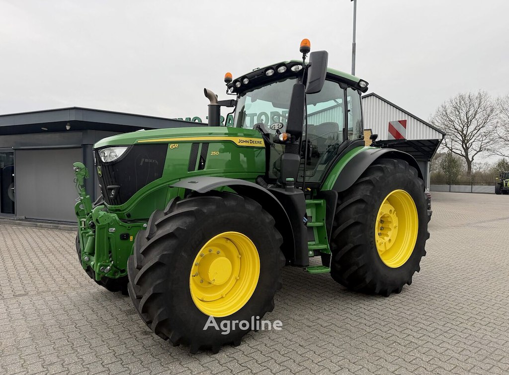 John Deere 6R250 traktor točkaš