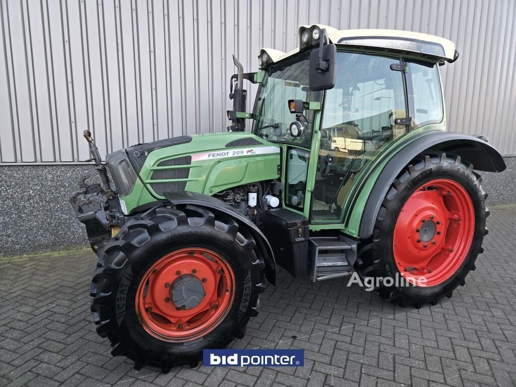 Prodaje se Fendt 209S traktor točkaš na aukciji