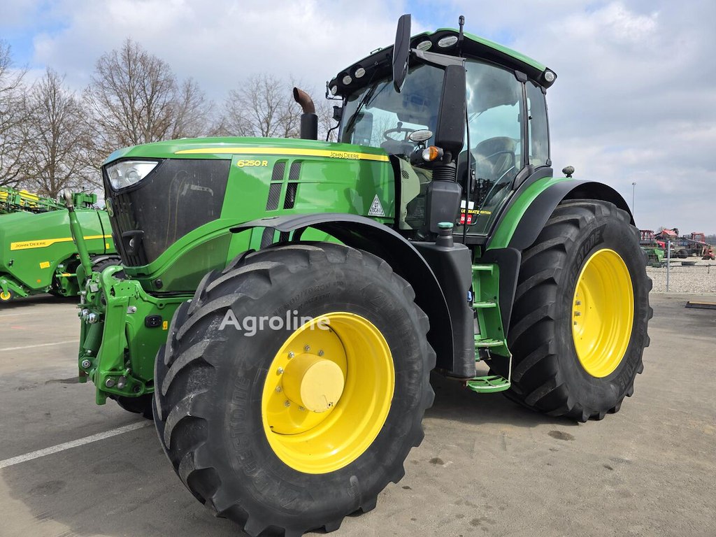 John Deere 6250R traktor točkaš