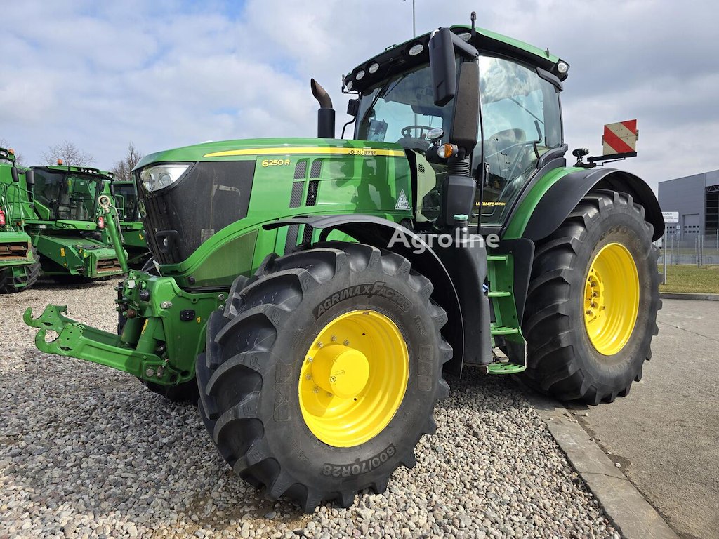 John Deere 6250R traktor točkaš