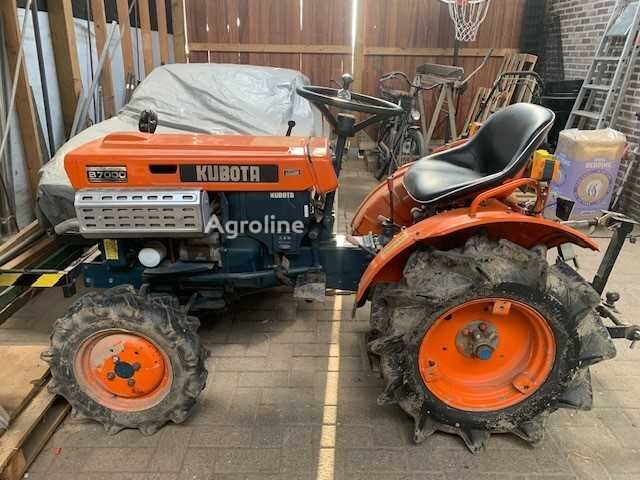 Prodaje se Kubota B7000 mini traktor na aukciji