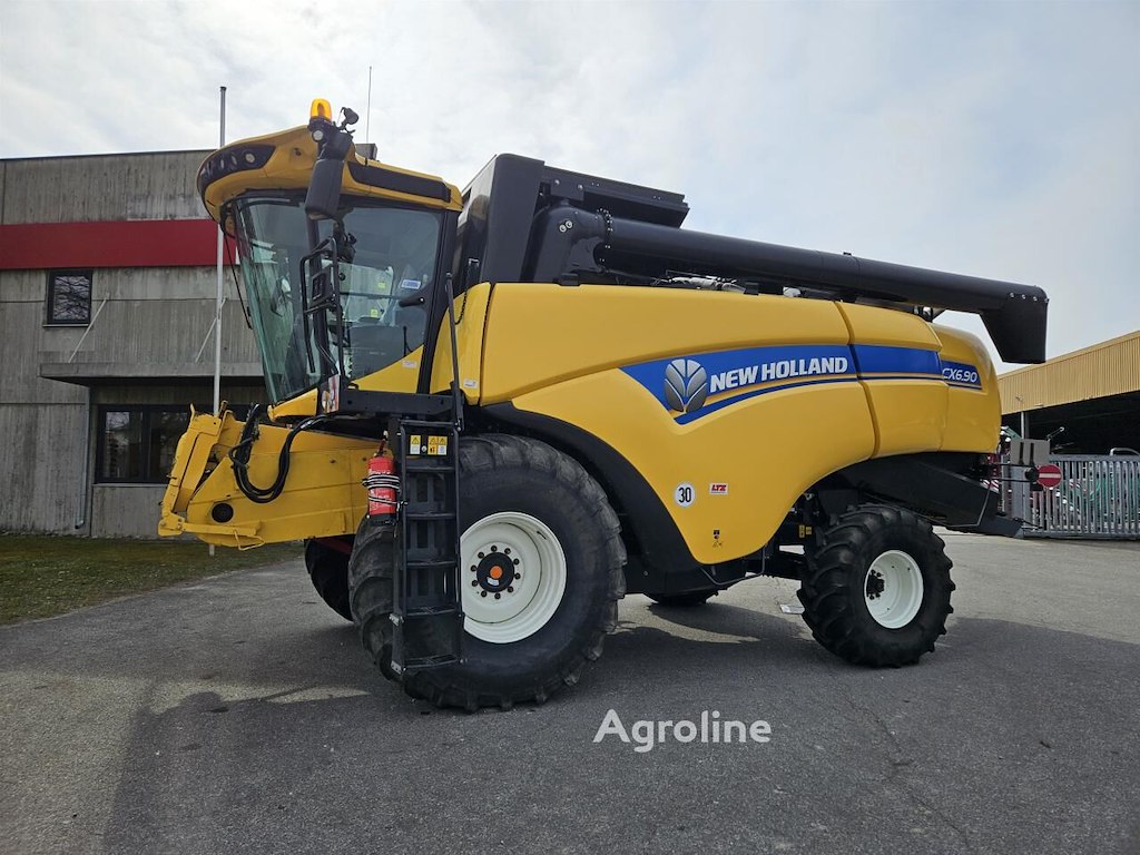 New Holland CX 6.90 kombajn za žito