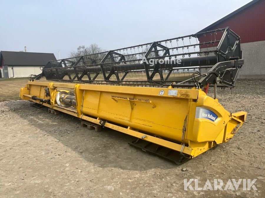 Prodaje se New Holland 30V kombajn za žito na aukciji