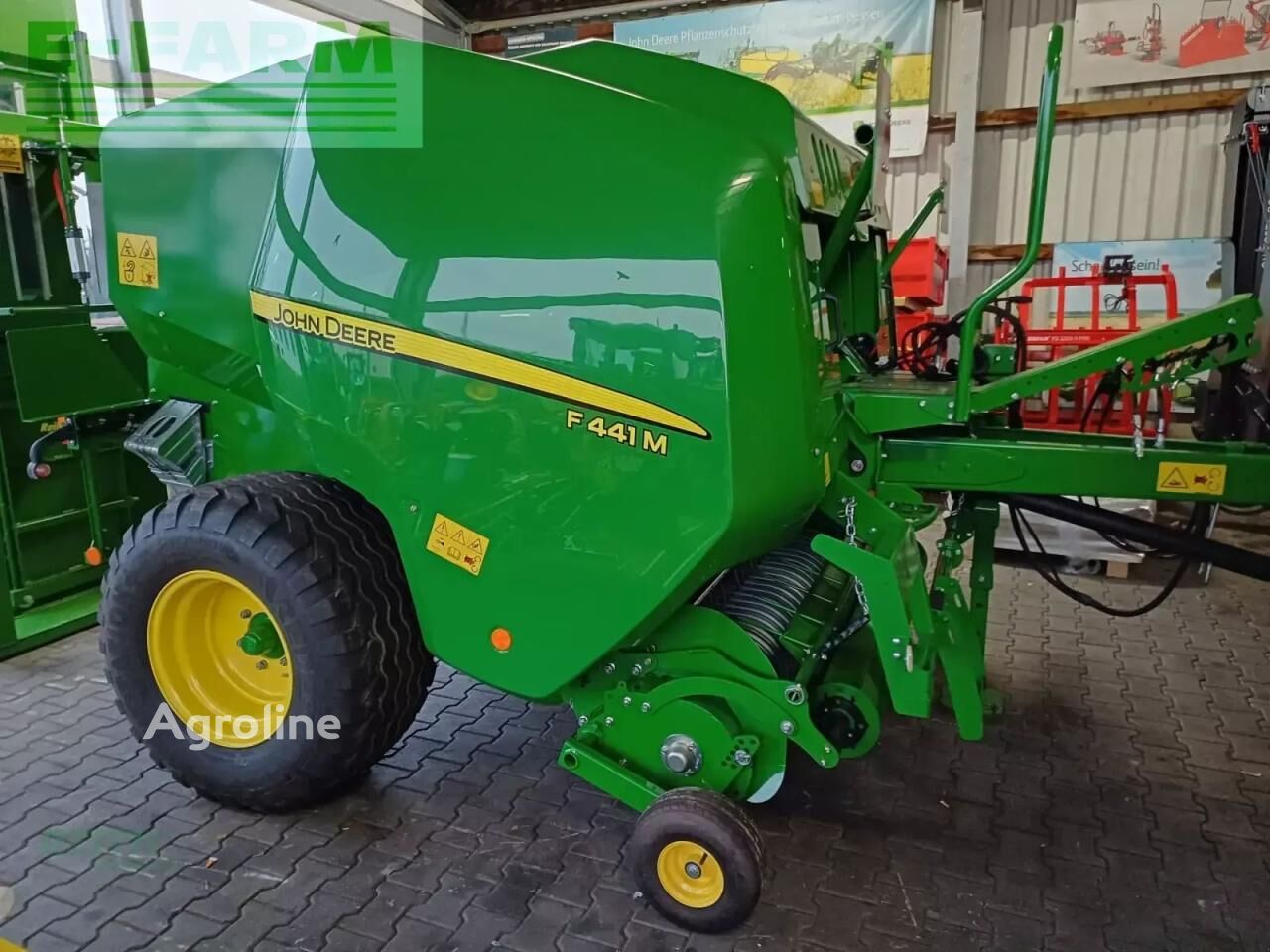 John Deere f441m balirka za četvrtaste bale