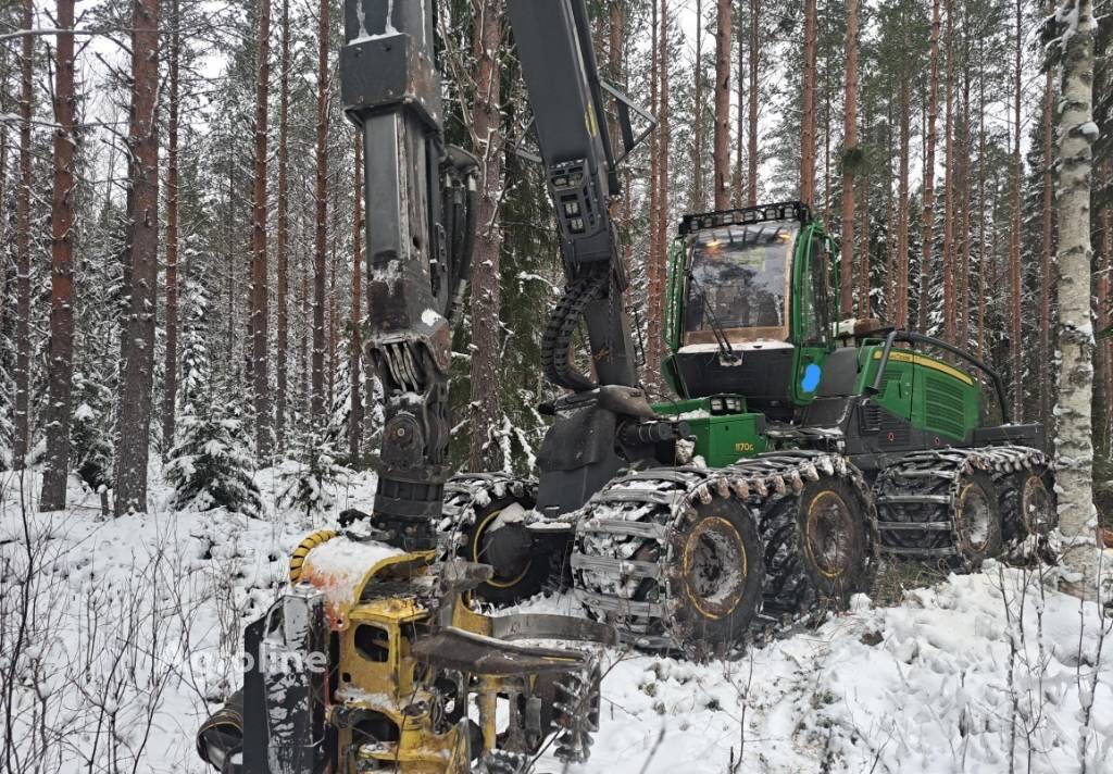 John Deere 1170 G harvester