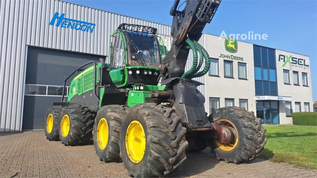 John Deere 1270G harvester