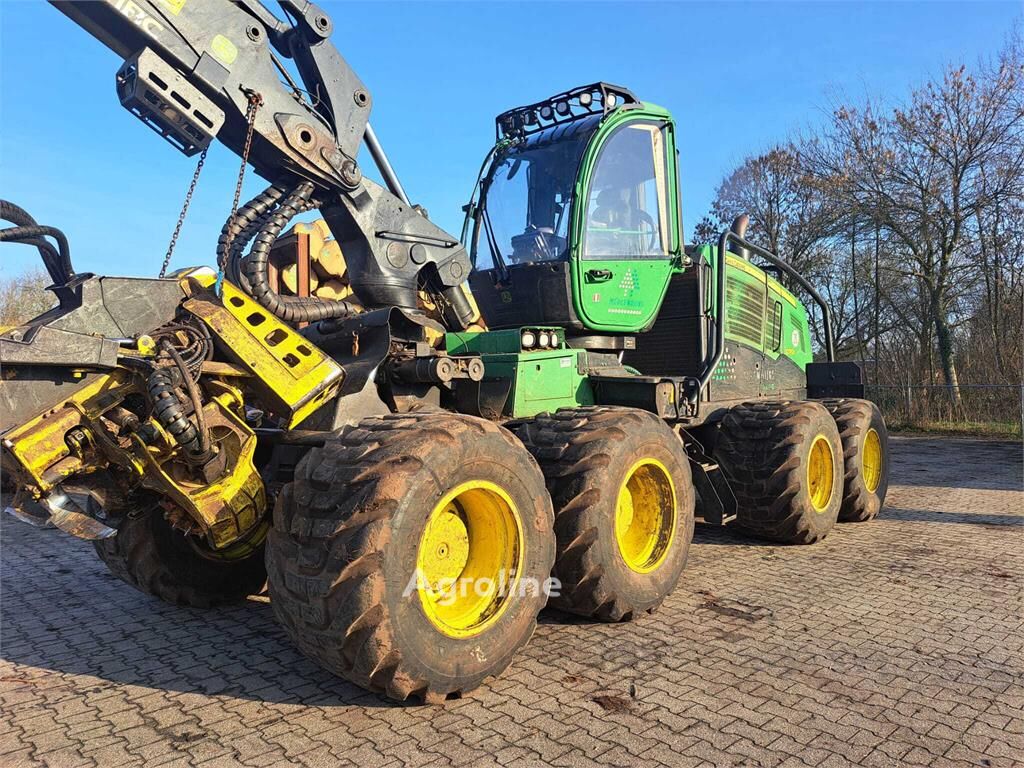 John Deere 1270G harvester