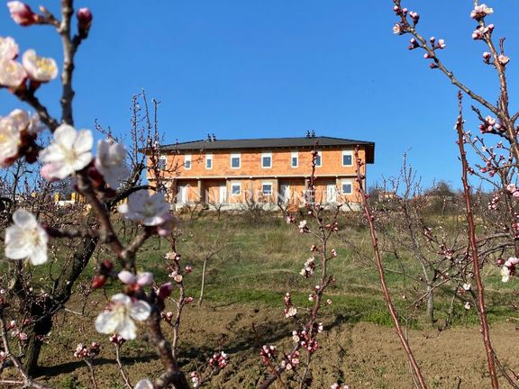 Kuča u naselju "Kajsijina senka", uselenje - jul 2026