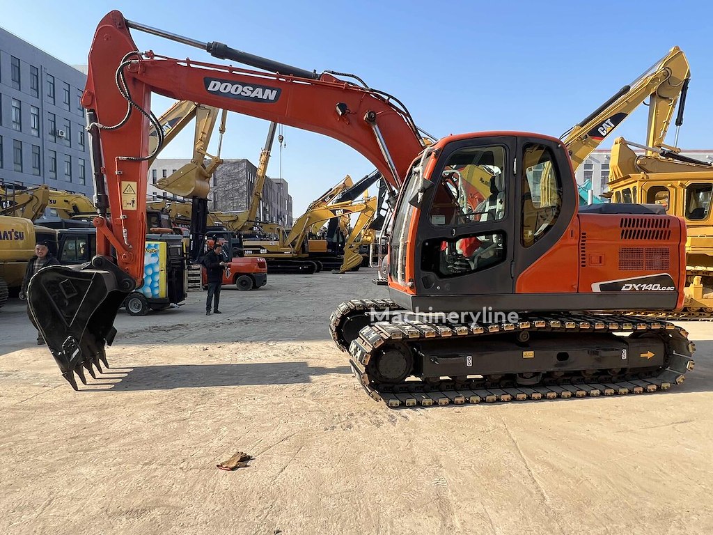 Doosan DX140LC bager guseničar