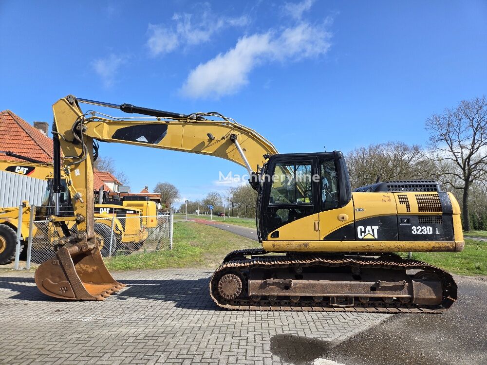 Caterpillar 323DL bager guseničar