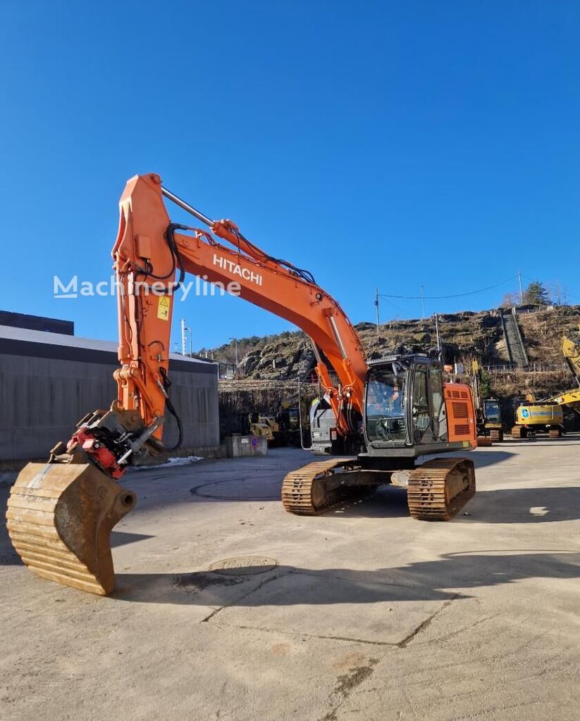 Prodaje se Hitachi Zaxis 225 USRLC-5B bager guseničar na aukciji