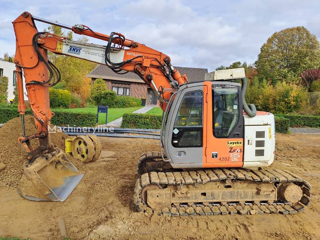 Hitachi ZX135US bager guseničar