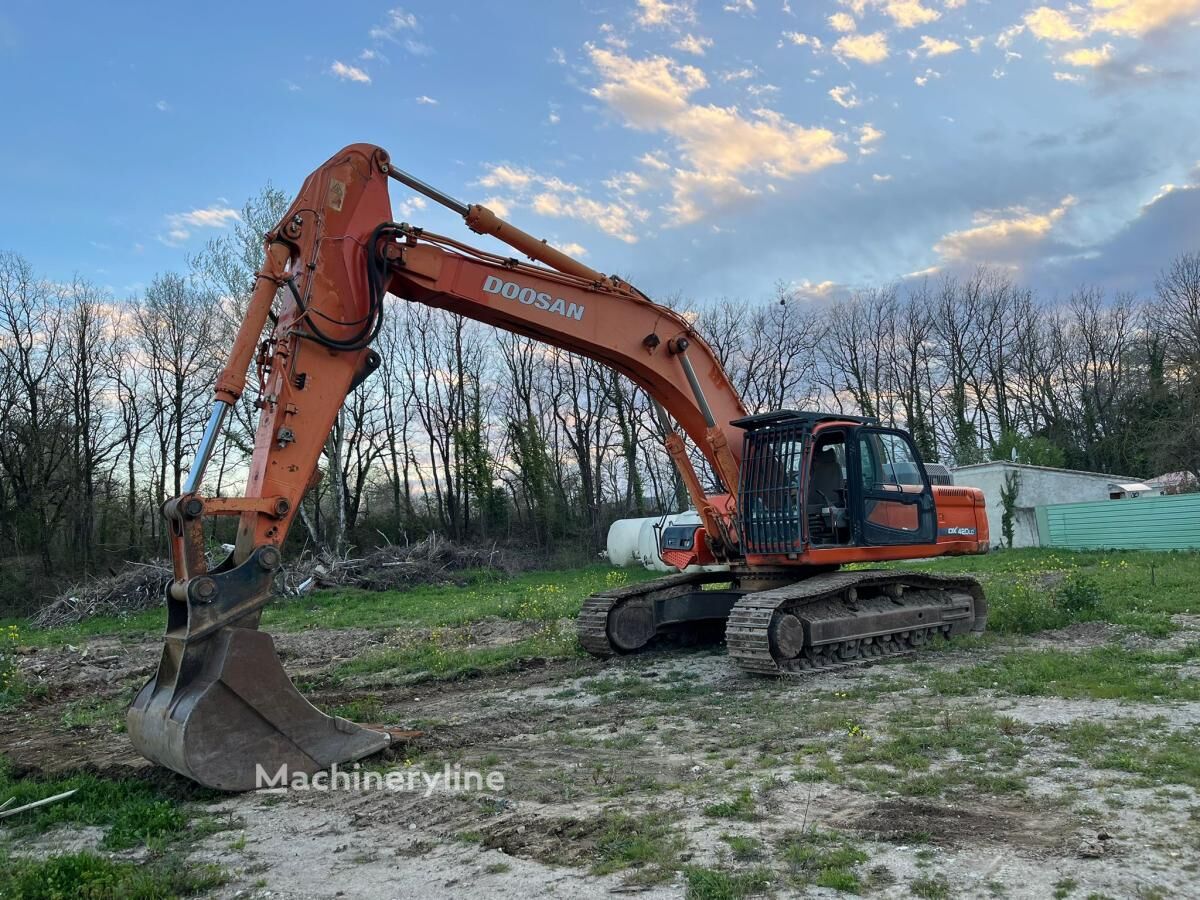 Doosan DX420 bager guseničar