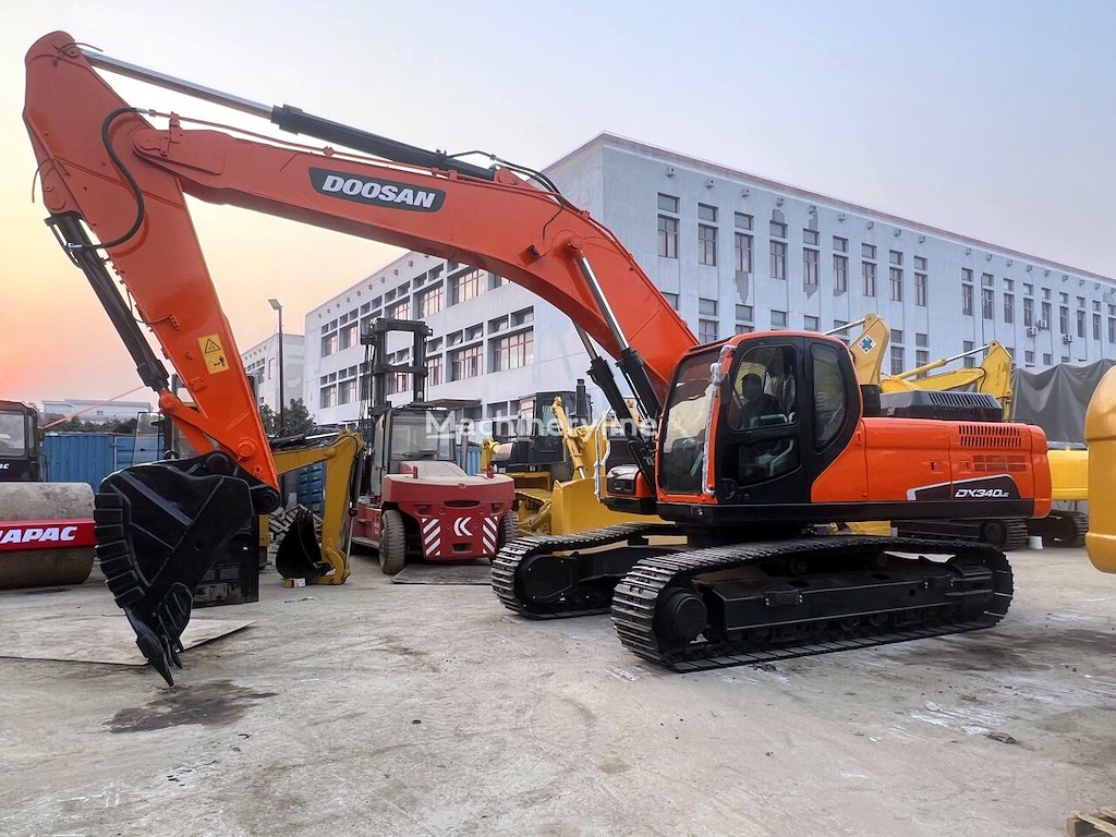 Doosan DX340 bager guseničar