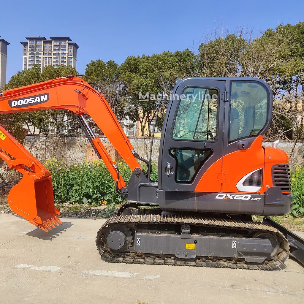 Doosan DX60 bager guseničar