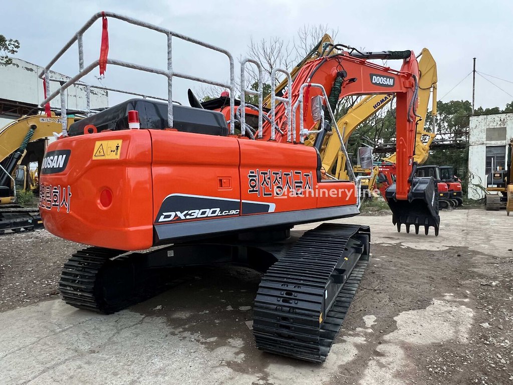 Doosan DX300 bager guseničar