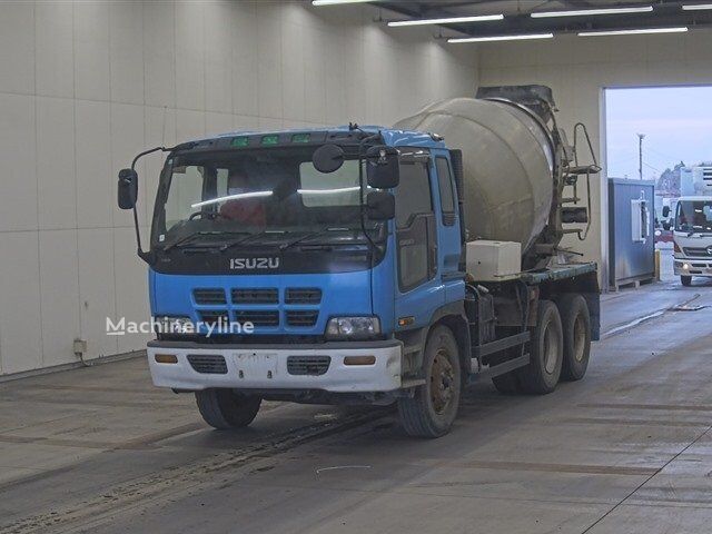 Isuzu GIGA kamion s mešalicom za beton