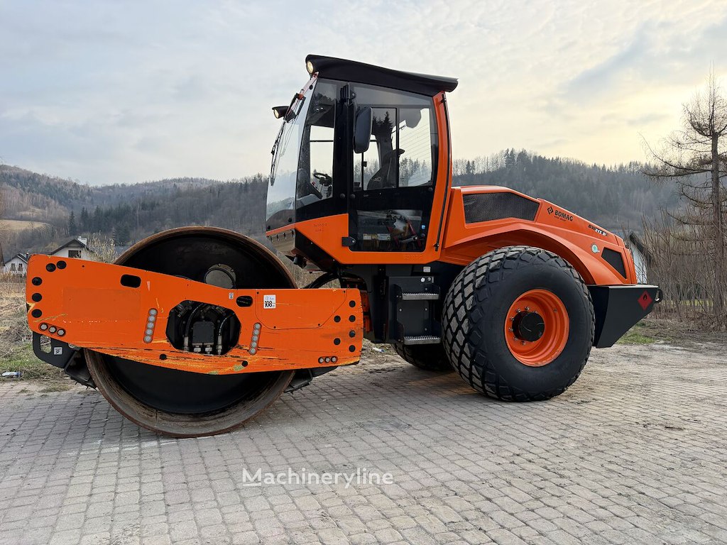 BOMAG BW213 D-5 kompaktor s jednim valjkom