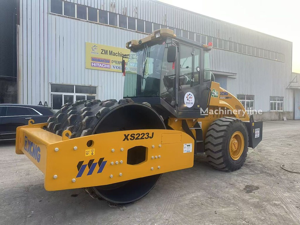 XCMG XS223J kompaktor s jednim valjkom