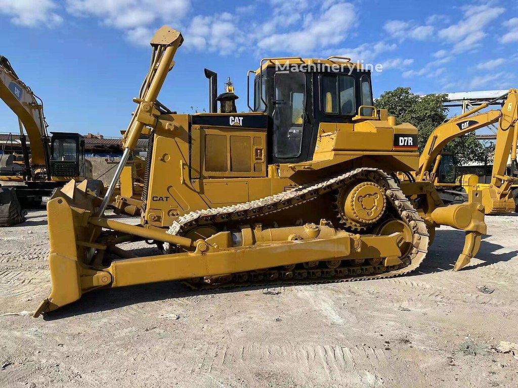 Caterpillar D7R buldožer