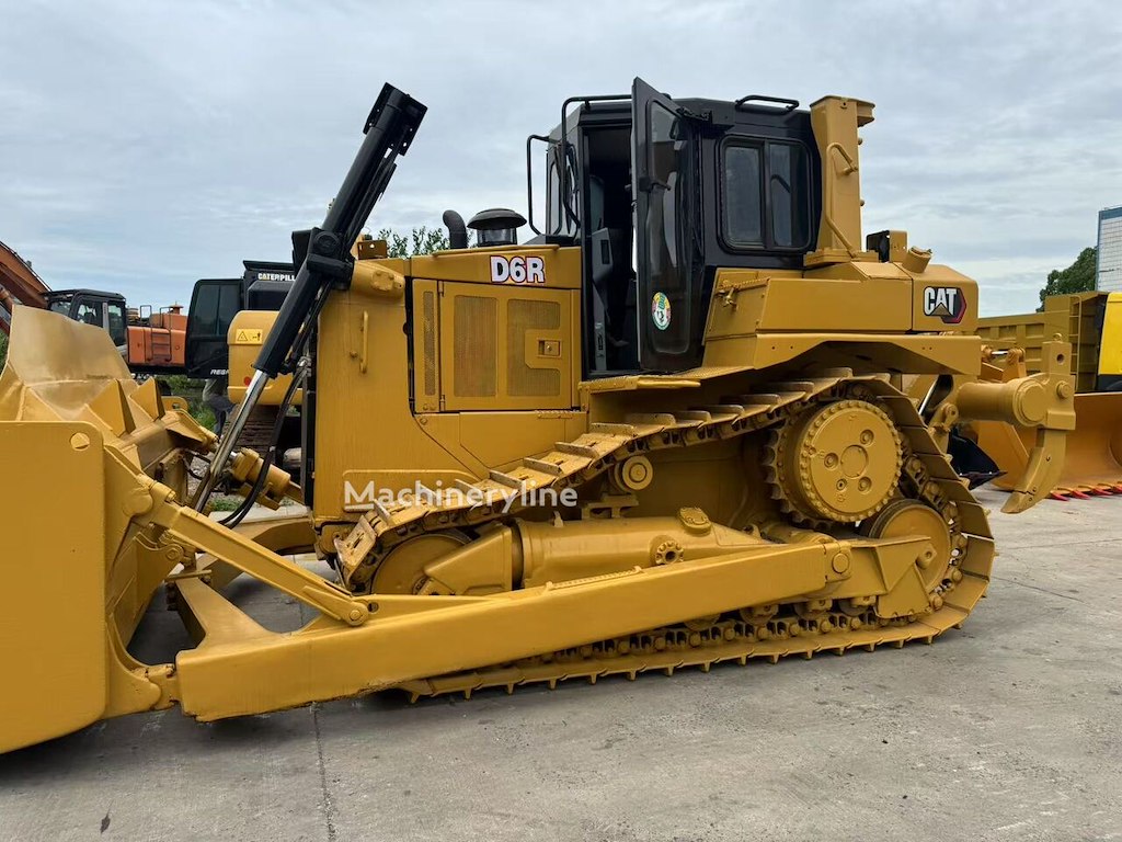 Caterpillar D6R buldožer