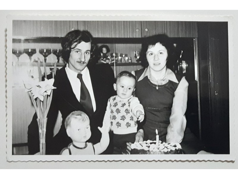 Vintage fotografija – Prva rođendanska proslava