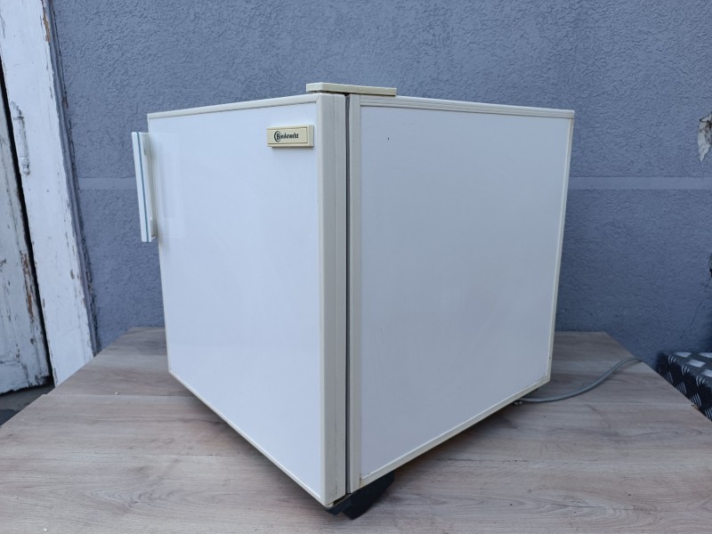 bauknecht mali frizider