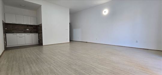 Stan-lokal na 200m od šetališta 35m2