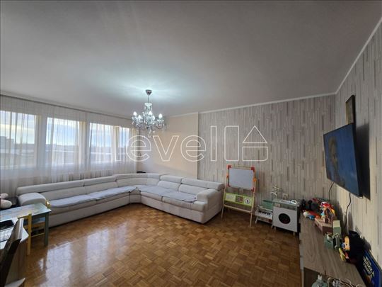 Stan,Novi Sad,Bulevar Oslobođenja,kv: 79.00