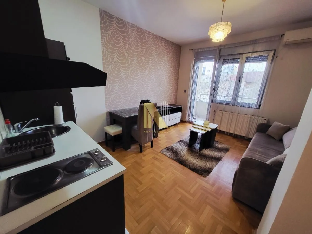 Izdavanje, garsonjera, 24m², Centar, Novi Sad