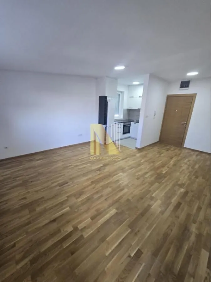 Izdavanje, poslovni prostor, 42m², Telep, Novi Sad Sve Podlokacije