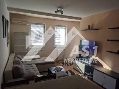 Izdavanje, trosoban stan, 47m², Bulevar Oslobodjenja, Novi Sad Sve Podlokacije