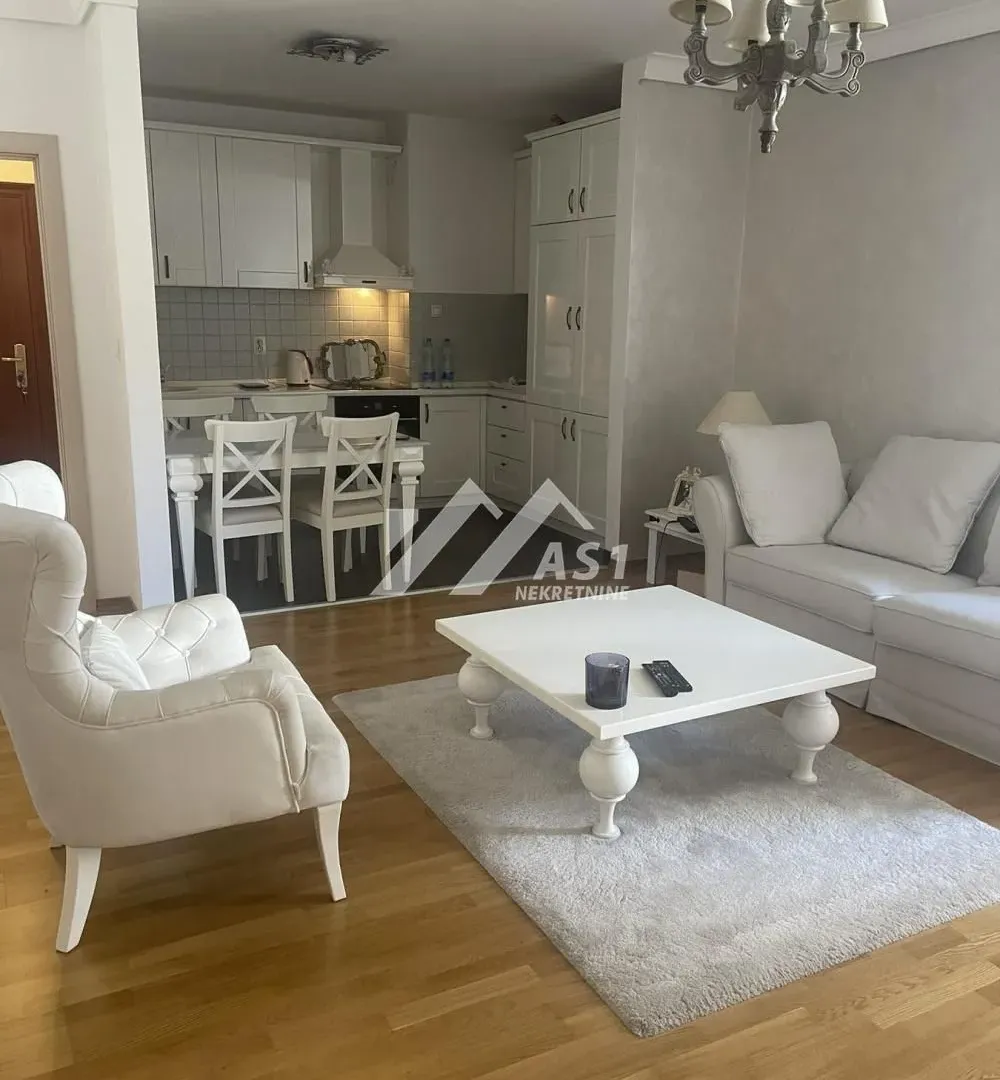 Izdavanje, dvosoban stan, 54m², Centar, Novi Sad