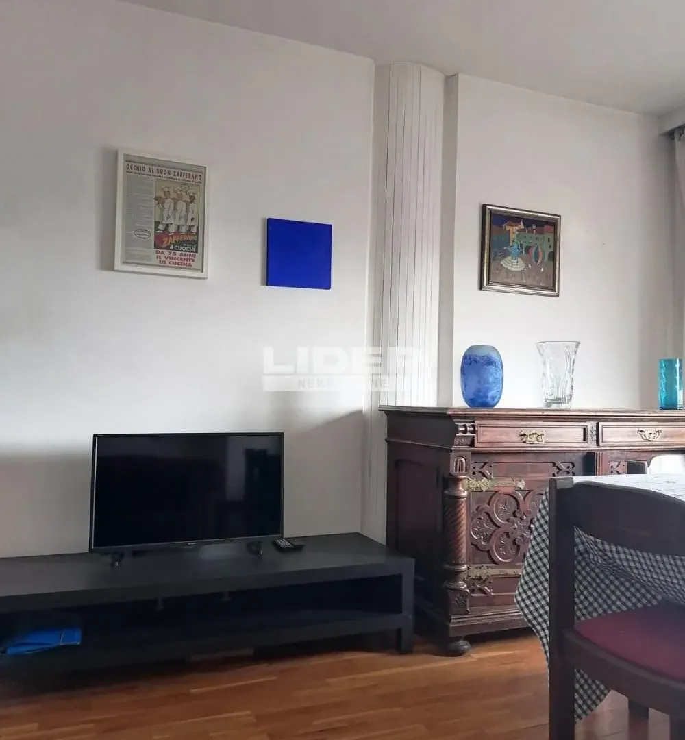 Izdavanje, trosoban stan, 78m², Stari Grad, Beograd