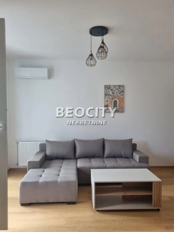 Izdavanje, stan, 40m², Centar, Novi Sad